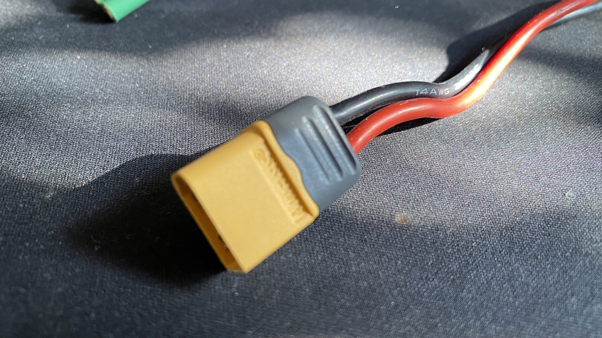 【外部BEC】CASTLE Creations CC-BECの配線処理にトライ | Rock’n Crawler