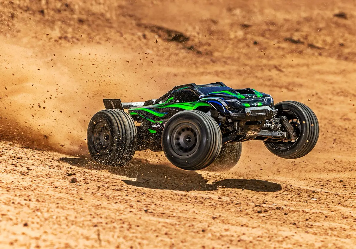 【新製品】トラクサス Mini XRT | コンパクトサイズの爆速ミニ ラジコン | Rock’n Crawler